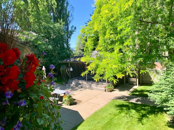 Cozy Flathead Lake Escape • Hot Tub At Your Door - モンタナ州