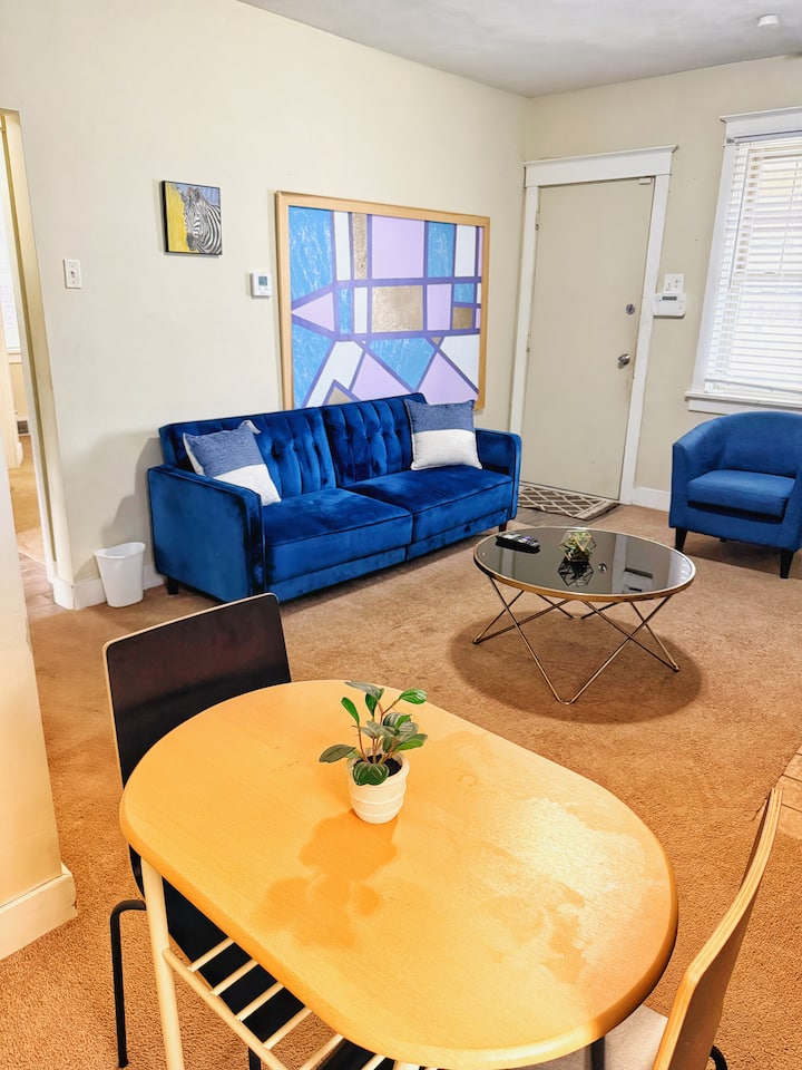 Rose’s Comfortable Place | Cozy 1-bedroom - Black Widow, West Mifflin