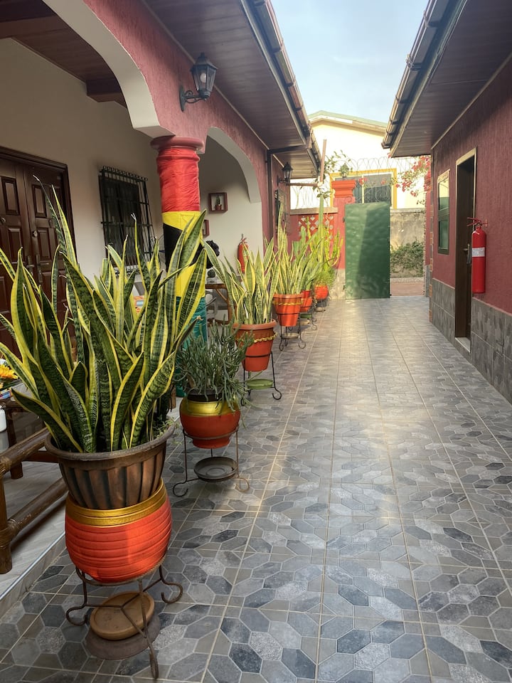 Santa Monica Home Lodge - Entire 3 Bedroom House - Ghana
