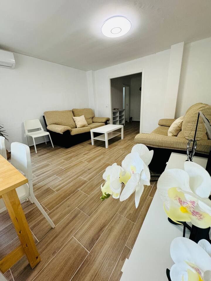 Beautiful & Bright 4 Bedroom House In Gandia - Gandía