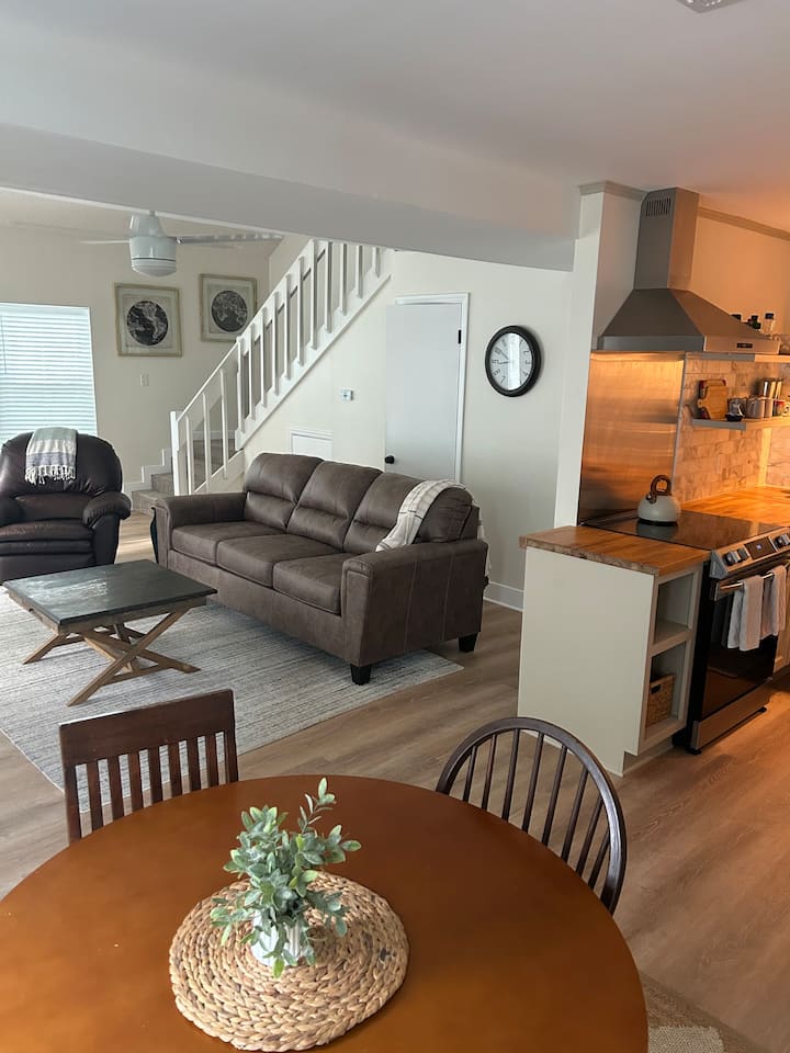 Blairstone Townhouse, Near Downtown And Southwood - タラハシー, FL