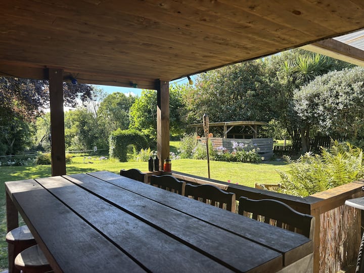 Riverside Bach Only 15 Mins To Taupō Sleeps 12 - Taupō