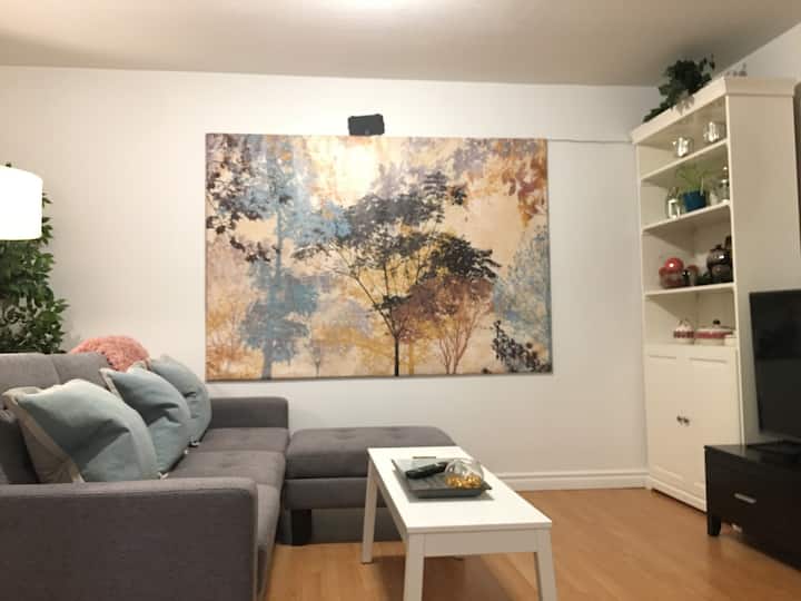 Artsy & Charm Private Room - Cozy Townhouse - オタワ