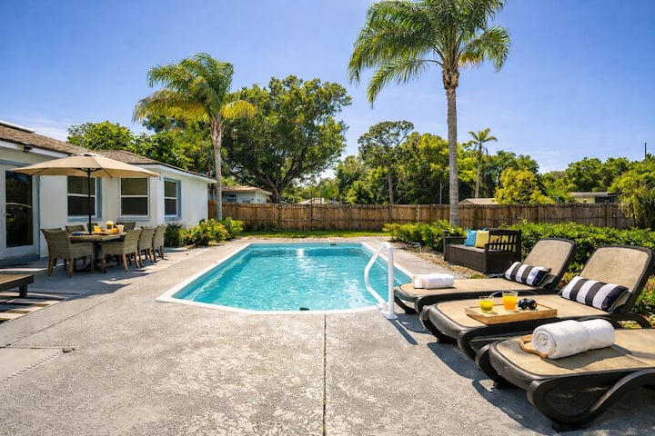 Family/group Getaway W/ Pool Near Clearwater Beach - Clearwater, FL