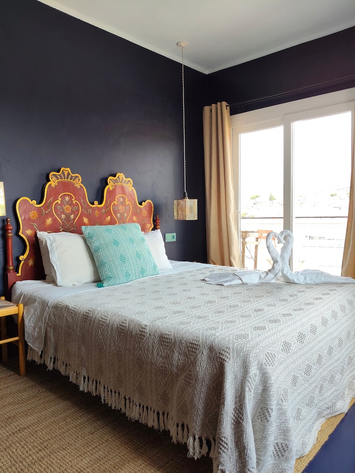 Cozy Vintage Beach Apt | Views, Ac & Easy Parking - Santa Susanna