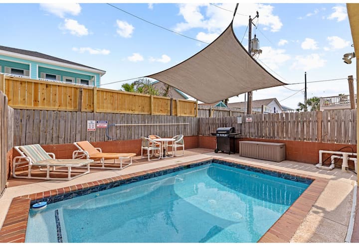 Padre Serenity/ Private Pool Steps From Beach - South Padre Island, TX