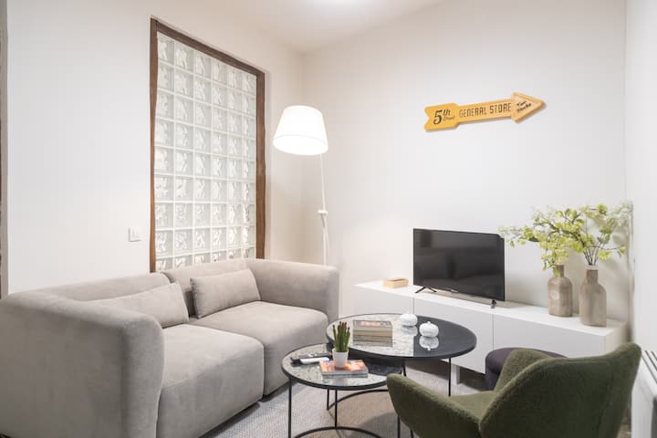 Sunny 2-bedroom Apartment For Rent In La Latina - Madrid