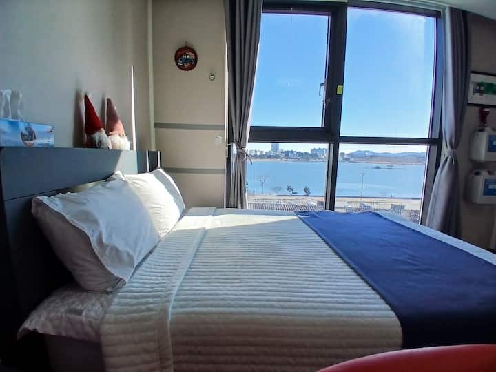침대에서 엄청난호수Lakeview!야경바다한눈에~감동!비대면취사가능무료넷플/경포하이오션호텔 - Gangneung-si