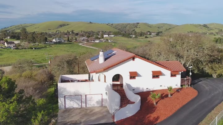 Spanish Hills Escape - Hot Tub! - Atascadero, CA