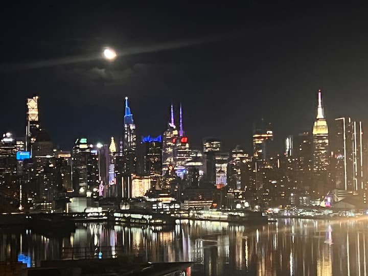 Awesome Nyc & Water Views 3bdrm Apt 15 Min To Nyc - West New York, NJ