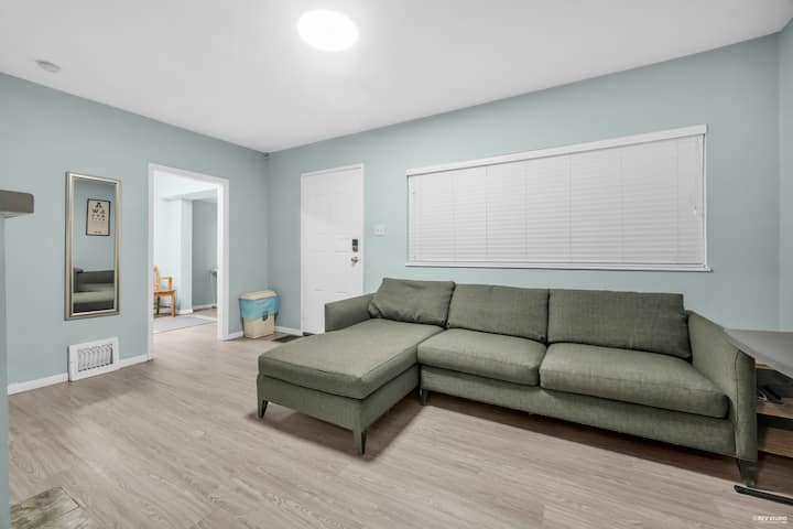 2 Bdrm 1 Living 1 Bath Suite In Vancouver Central - 밴쿠버