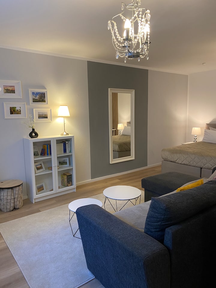 Ruhiges Souterrain Apartment An Der Weinstraße - Haßloch