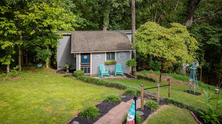 Cozy Cottage W/
 Outdoor Living Space 3 Guests Max - Johnson City, TN