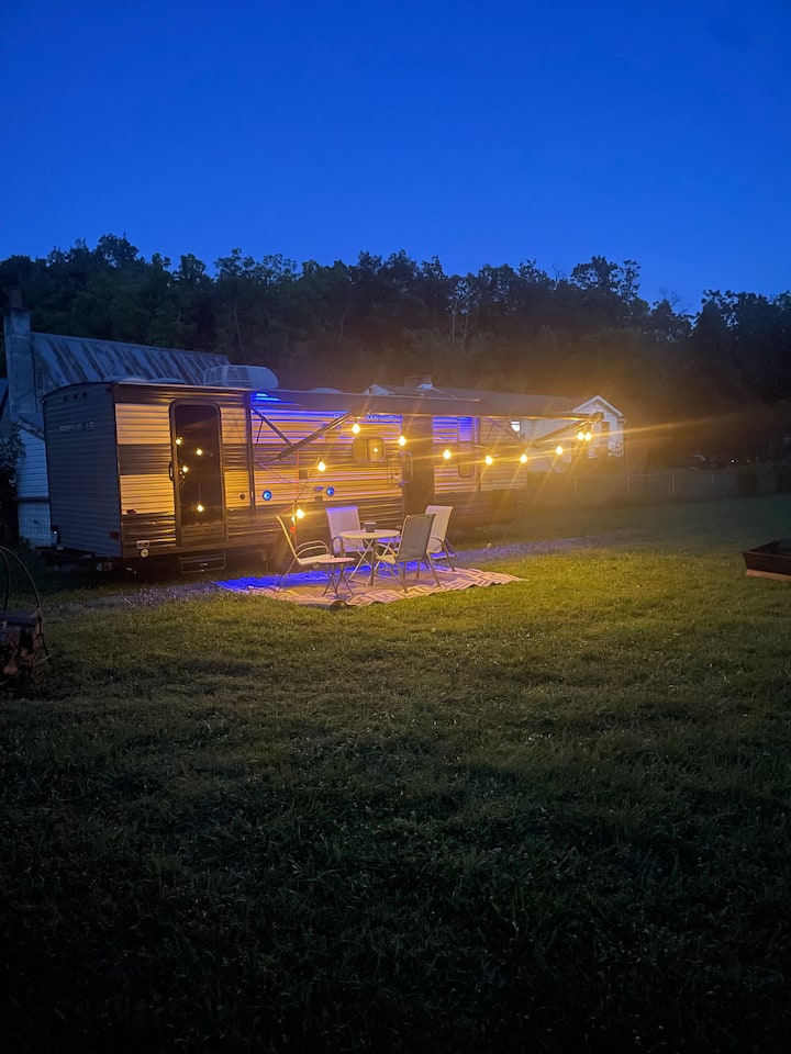 Mercury Rising Ranch Glamping - Maryland