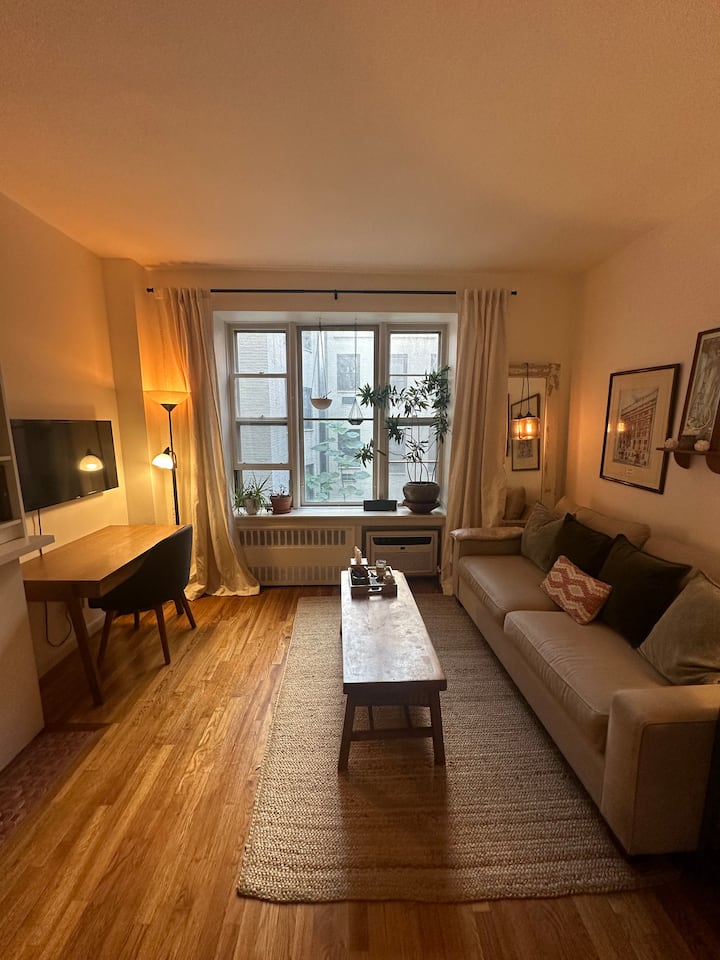 Writer's Retreat In The Heart Of The City - New York City