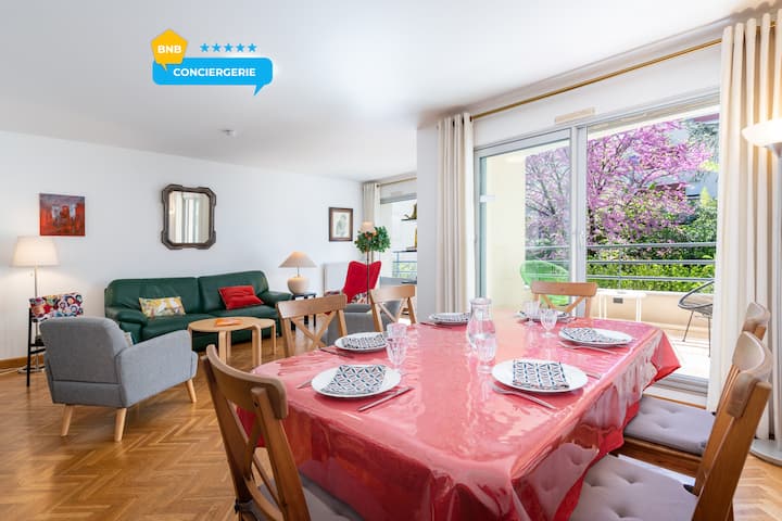 Azalée : 106m² Avec Balcon, Parking & Métro à 4min - Vénissieux