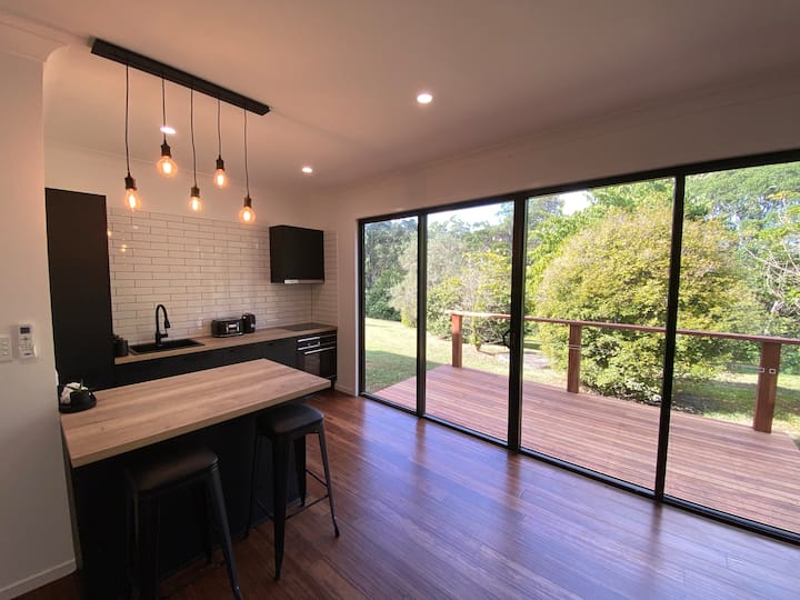 Kosmo’s Studio: City Style In A Retreat Setting! - Tamborine Mountain