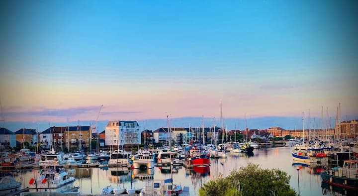 Gem Of A Home In Sovereign Harbour. With Parking. - Eastbourne