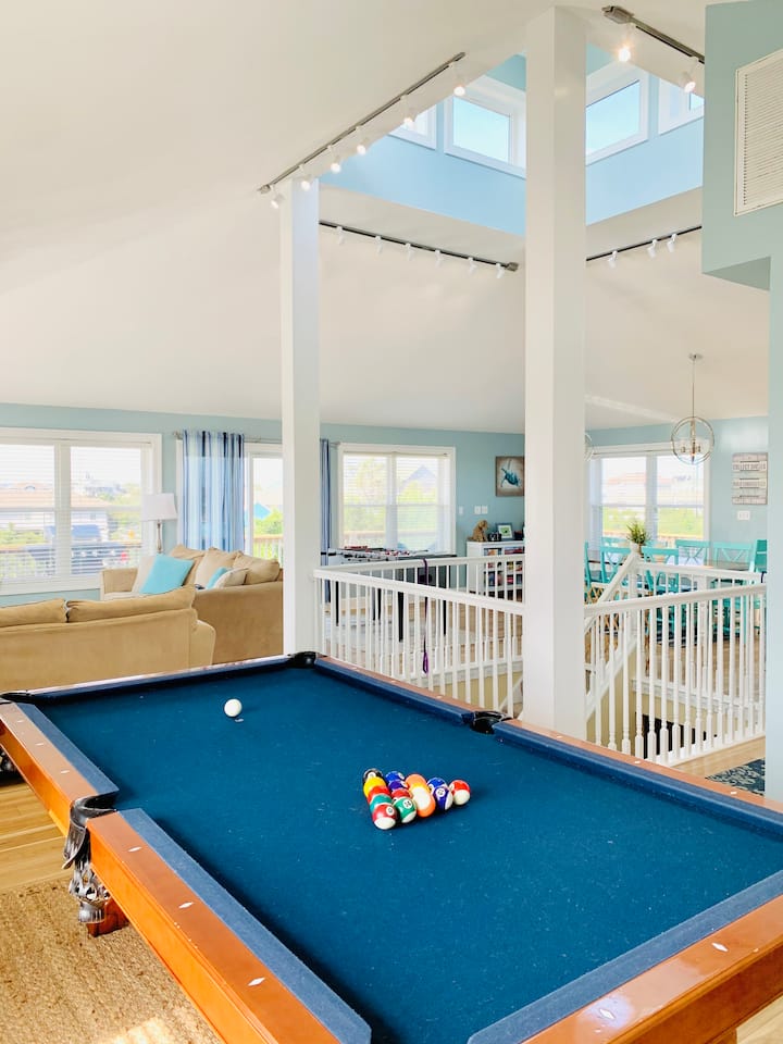 Bright Obx Beach House • Pool Table + Huge Decks - Outer Banks, NC