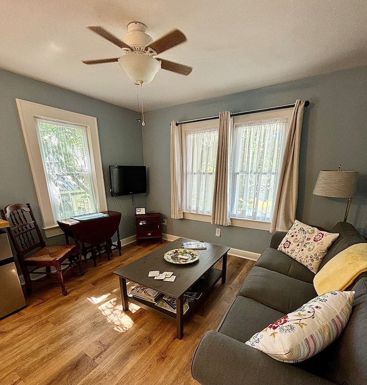 Bb's Place-bright, Fresh Apt, 1 Mile From Main Str - Mountain Home, NC