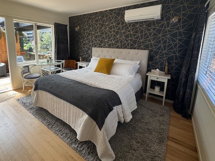 Private Guest Suite On The Shore With Own Entrance - Auckland