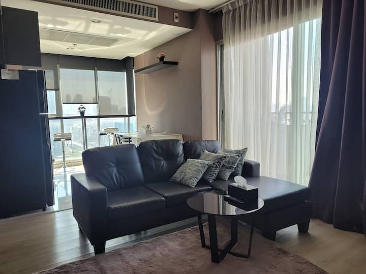 Next To Mrt And Night Market, Suit For Family Trip - Bangkok