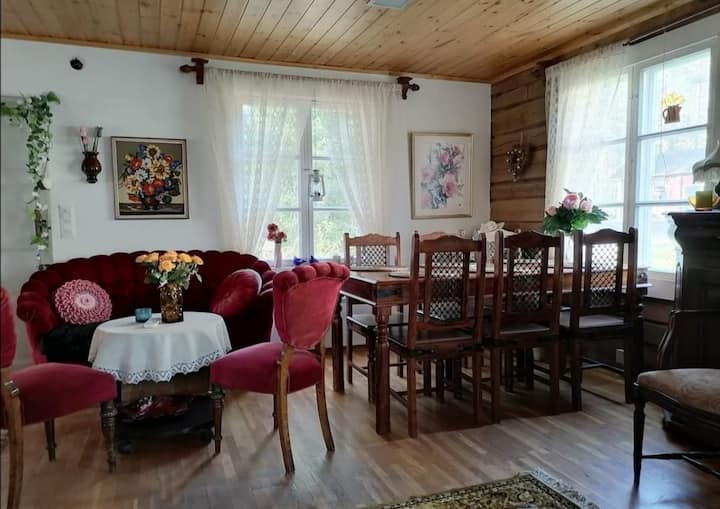 Idyllinen Vanha Hirsimökki Kestilässä ,Ulko Wc. - Finland