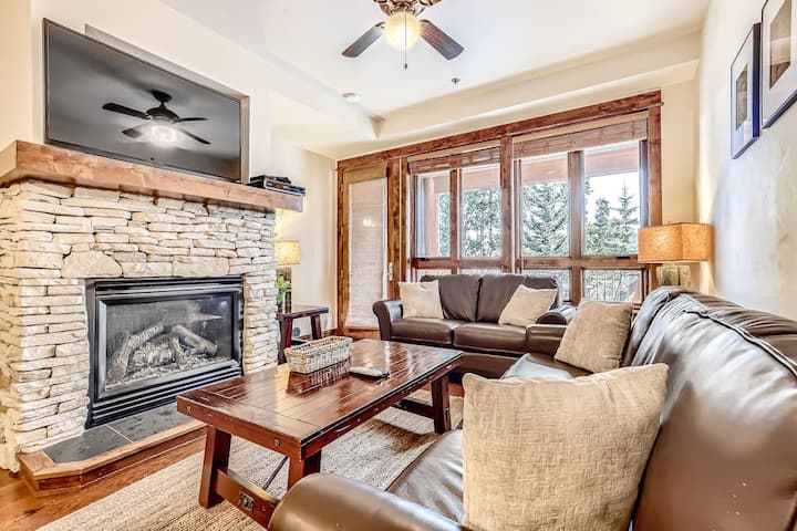 Ski-in/out Retreat With Large Balcony, Pool, Hot Tub, Gym & Game Room - Breckenridge, CO