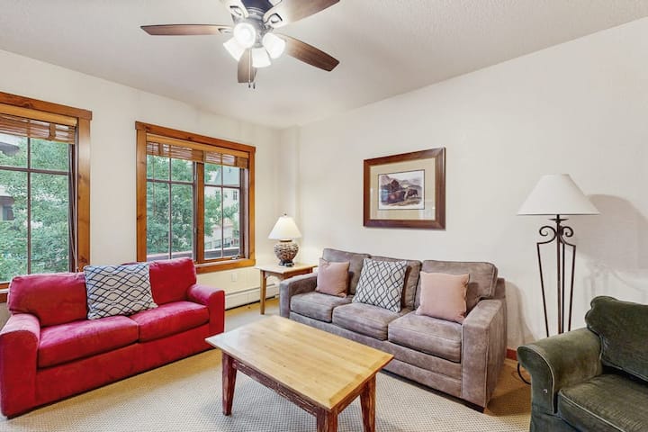 Mountain View 1br With Fireplace, Pool & Hot Tubs - Breckenridge, CO