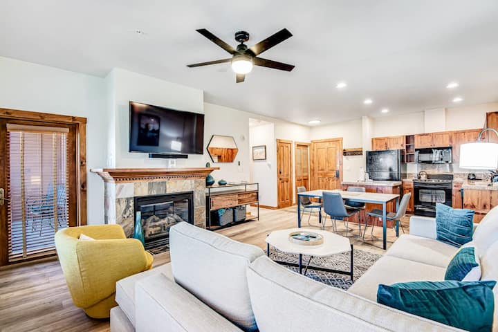 Centrally Located Condo With Mountain View, Hot Tubs & Pool - Walk To Lifts - Breckenridge, CO