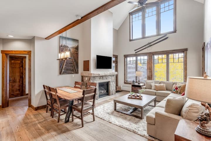 Luxury 2br On Main Street With Pool & Hot Tubs - Breckenridge, CO