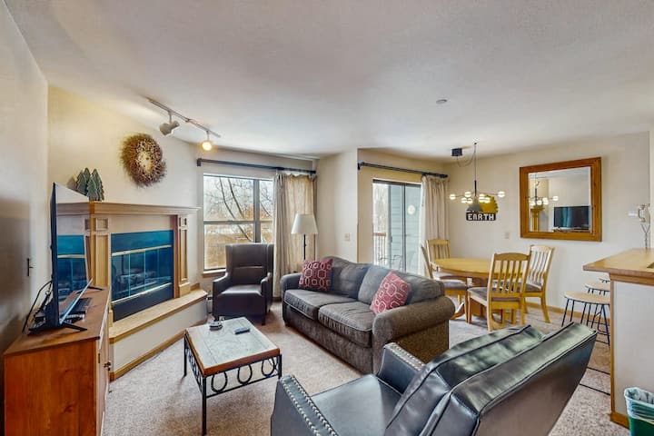 2br Downtown Riverfront Condo W/ Hot Tub & Pool - Breckenridge, CO