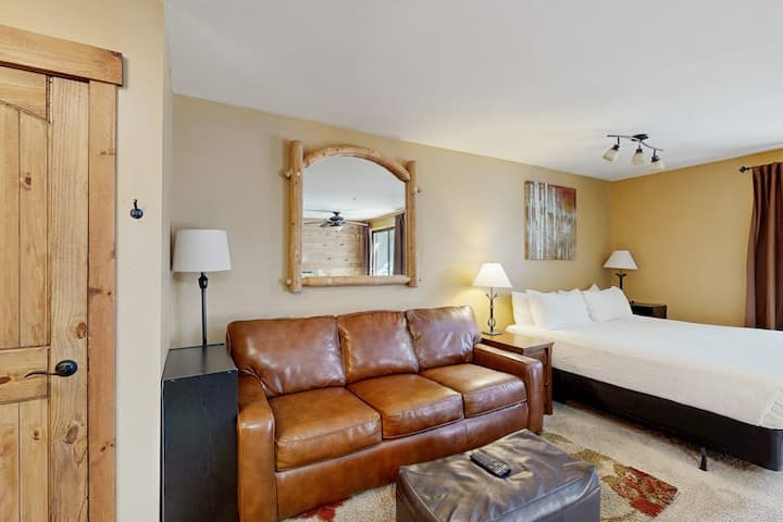 River Mountain Lodge W101 Studio With Sauna Access - ブリッケンリッジ, CO