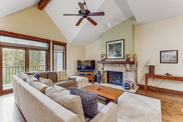 Spacious, Walk-to-lift 3br With Pool & Hot Tubs - Breckenridge, CO