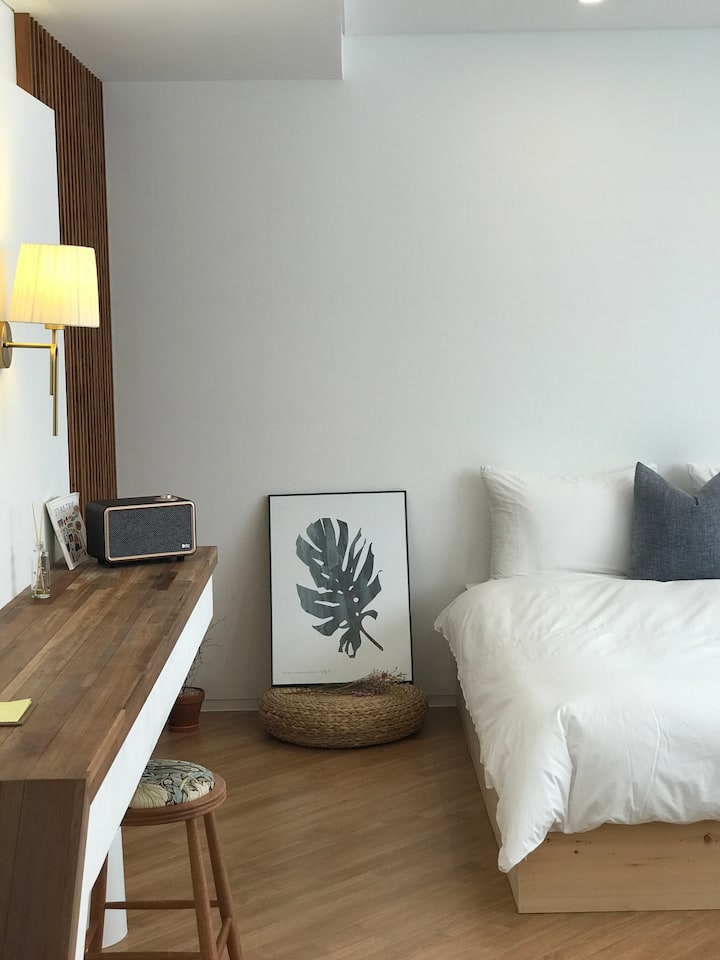 애월 바닷가앞 돌담이 예쁜 감성스테이Jeju Stay - Jeju-si