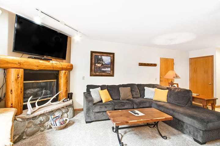 1br Ski Retreat W/ Pool, Hot Tub, And Balcony View - Breckenridge, CO