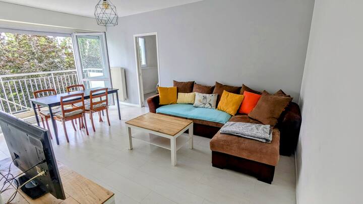 Grand Appartement Lumineux - 3 Chambres - Terrasse - La Roche-sur-Yon
