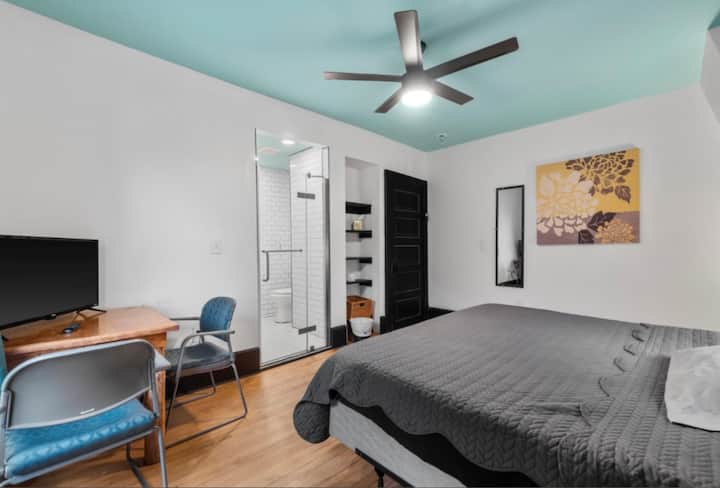 Private Gem #3 Walking Distance Of Lake Michigan - Milwaukee, WI