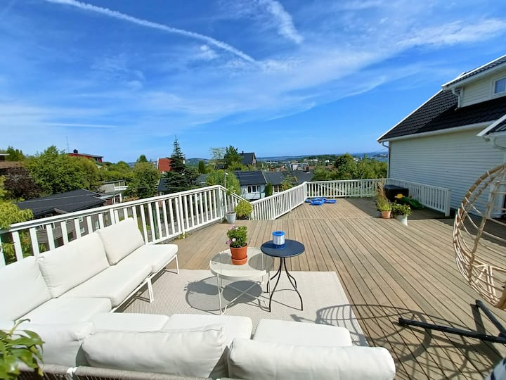 Romslig Enebolig - Perfekt For 2-3 Familier - Kristiansand