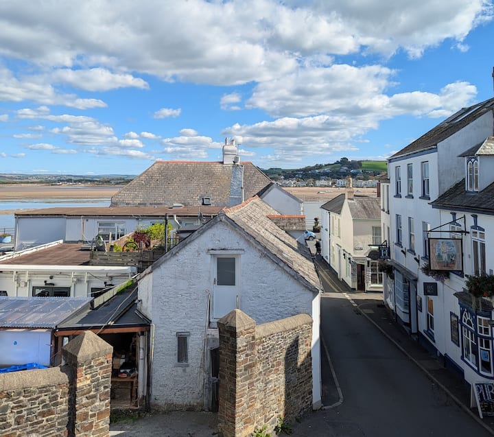 Cottage With Seaviews - Appledore
