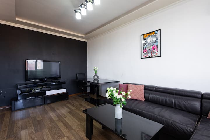 Koghbatsi 4, Sunny 1 B/d Apt. With Balcony / Ko100 - Yerevan