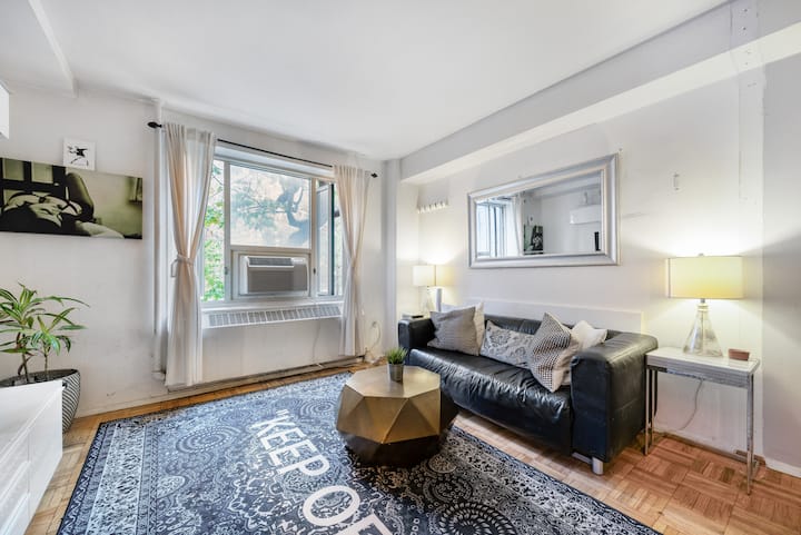 Living In Heart Of City Huge 2 Bed W/ Lrg Liv Area - New York City