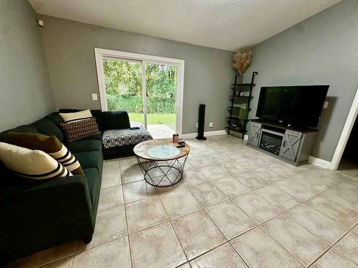 2/2 Townhouse. One Story. Partially Remodeled. - Jacksonville