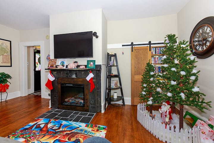 Downtown |Christmas Theme|fast Wifi |Easy Checkout - Smithfield, VA