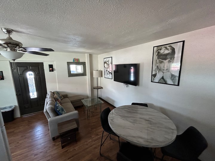 3 Bedroom, 2 Bath 1 Min Walk To The Beach - Laughlin, NV