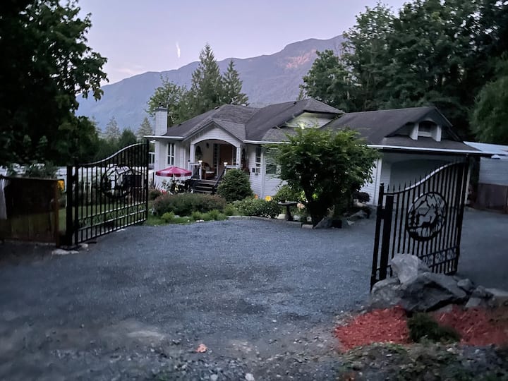 House 6 Bedrooms By The Lake With A Wonderful View - Cultus Lake