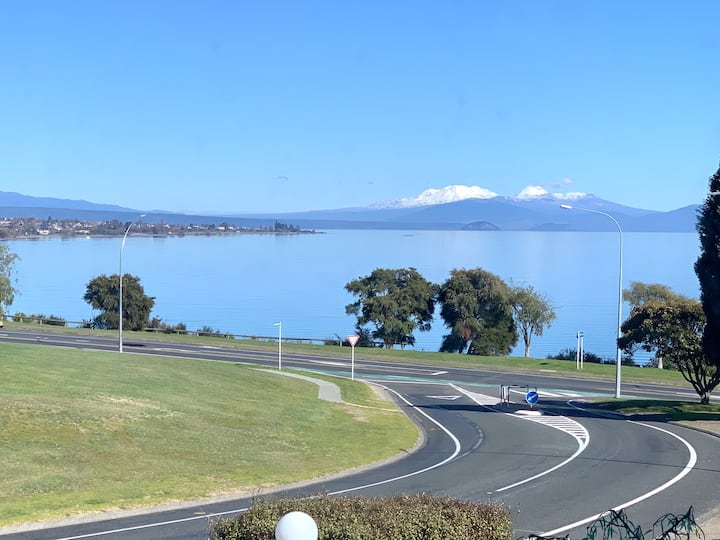 Stunning Views, Spa, Sauna + Walk To Lake & Town - Taupo