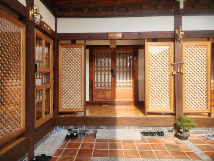 경주 황리단길 중심지위치한 고즈넉한 한옥스테이 신라고택. - Gyeongju-si