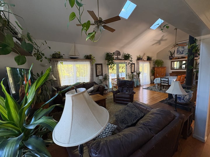 The Plant House By The Lake - Saratoga Springs, NY