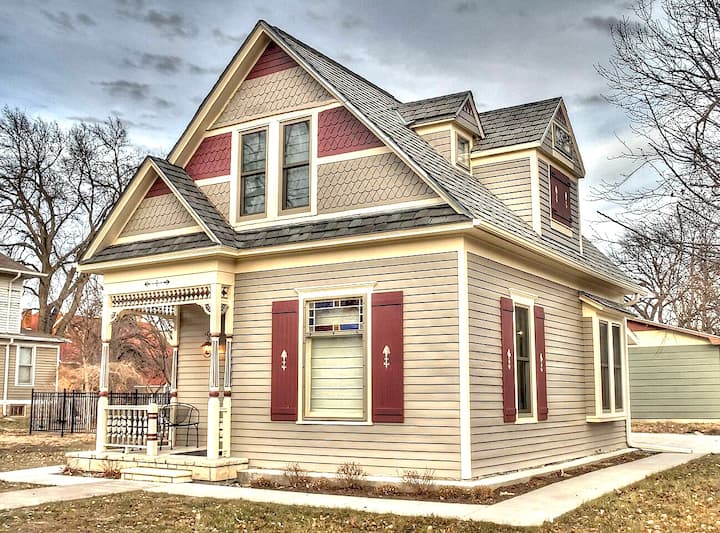 Blomhuset Solar-powered Swedish Cottage - Marquette, KS